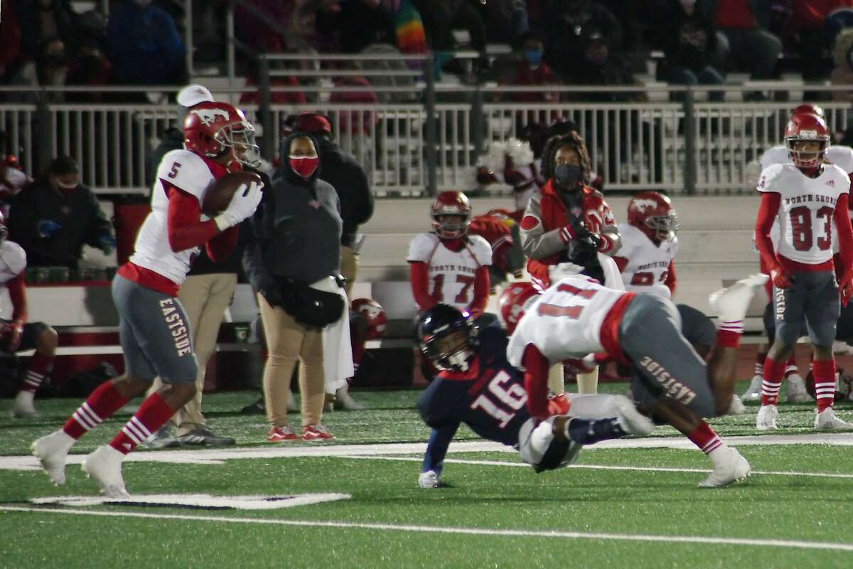 North Shore rolls past Dawson to advance in playoffs