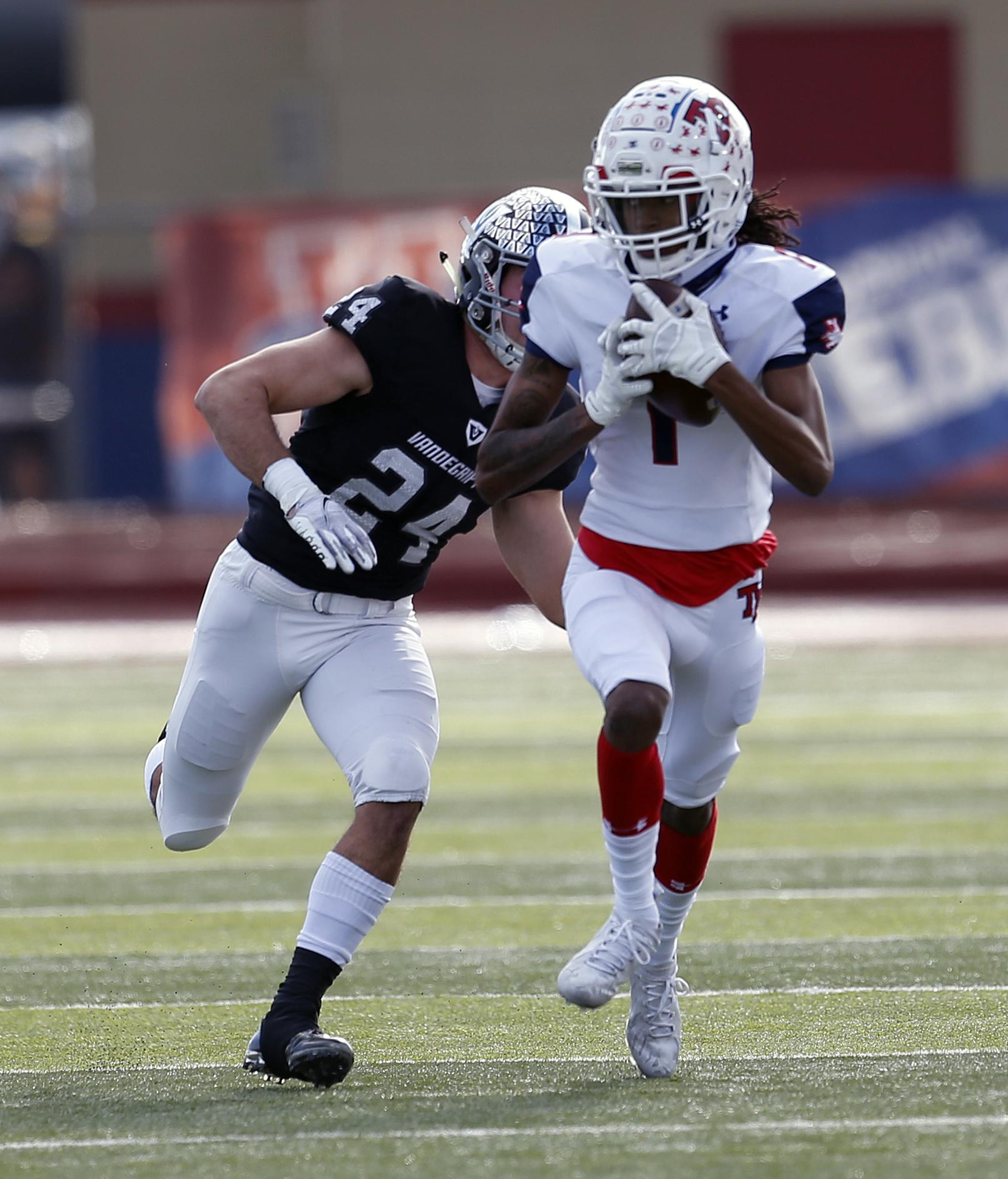 Austin Vandegrift holds off Roosevelt 14-7