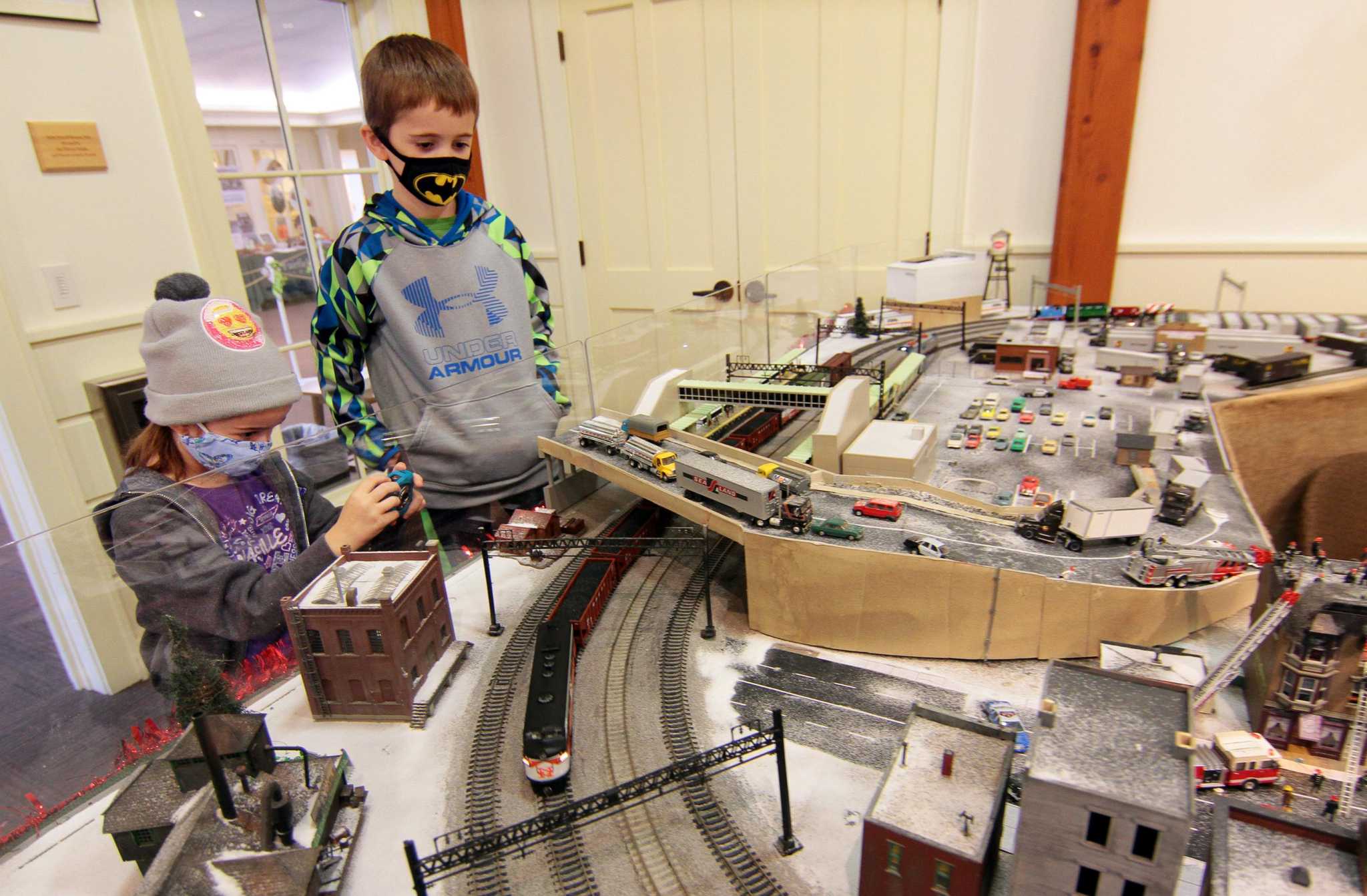 In photos: Holiday train show delights visitors in Fairfield