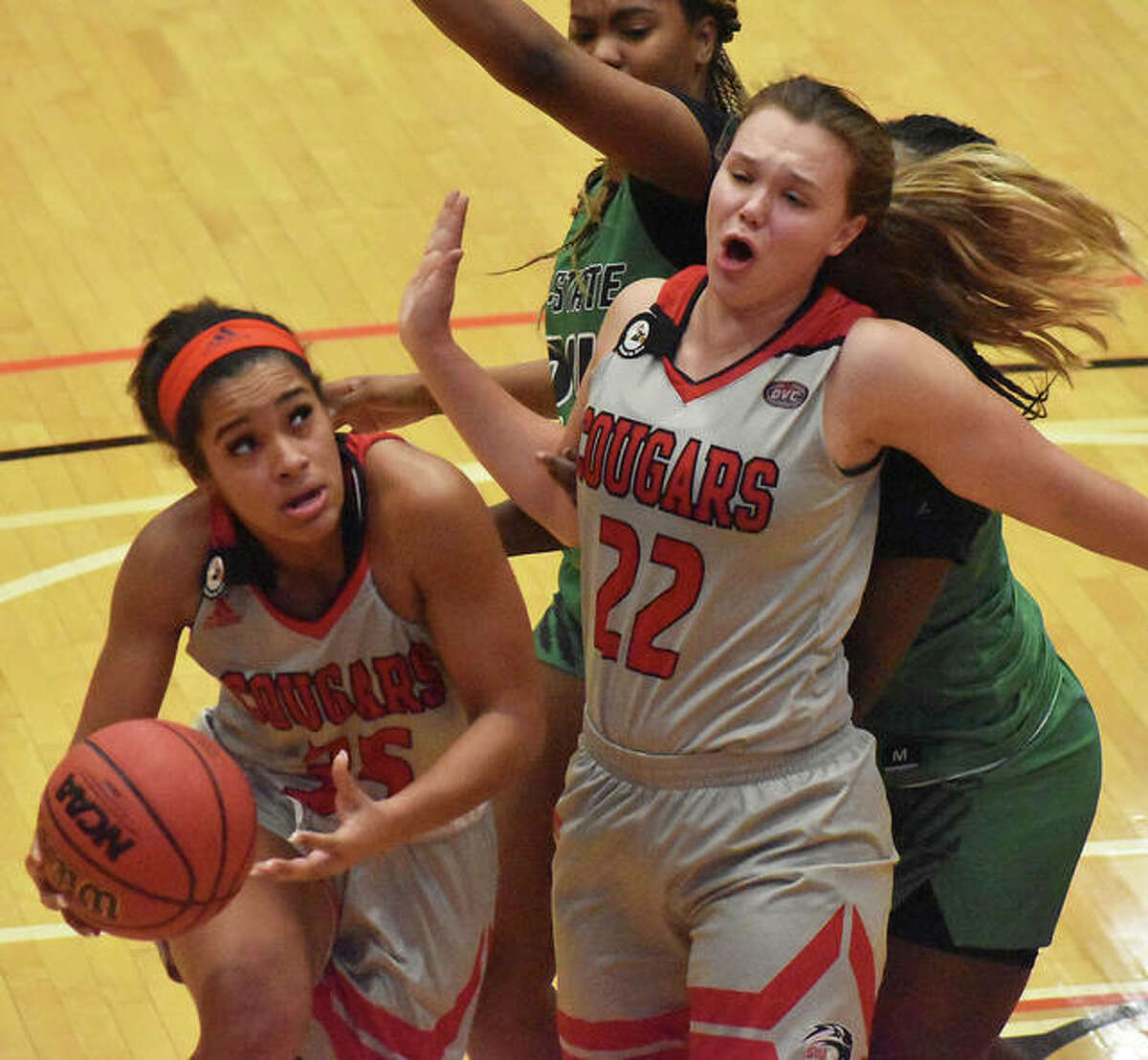 WOMEN’S BASKETBALL: Cookies, defense lift Cougars