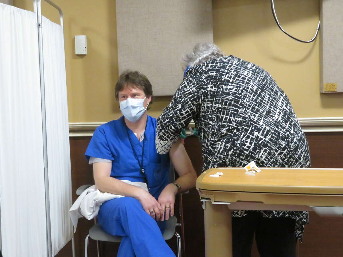 Albany VA veterans among first to receive Moderna vaccine