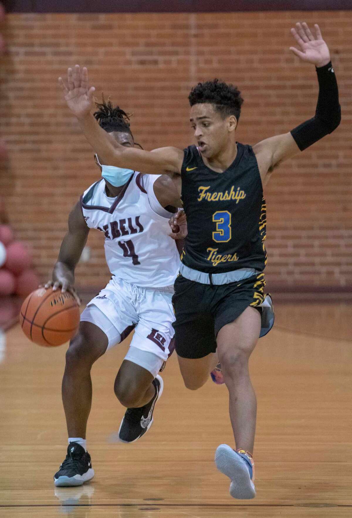 HS BOYS BASKETBALL: Frenship rolls past Lee behind fast start