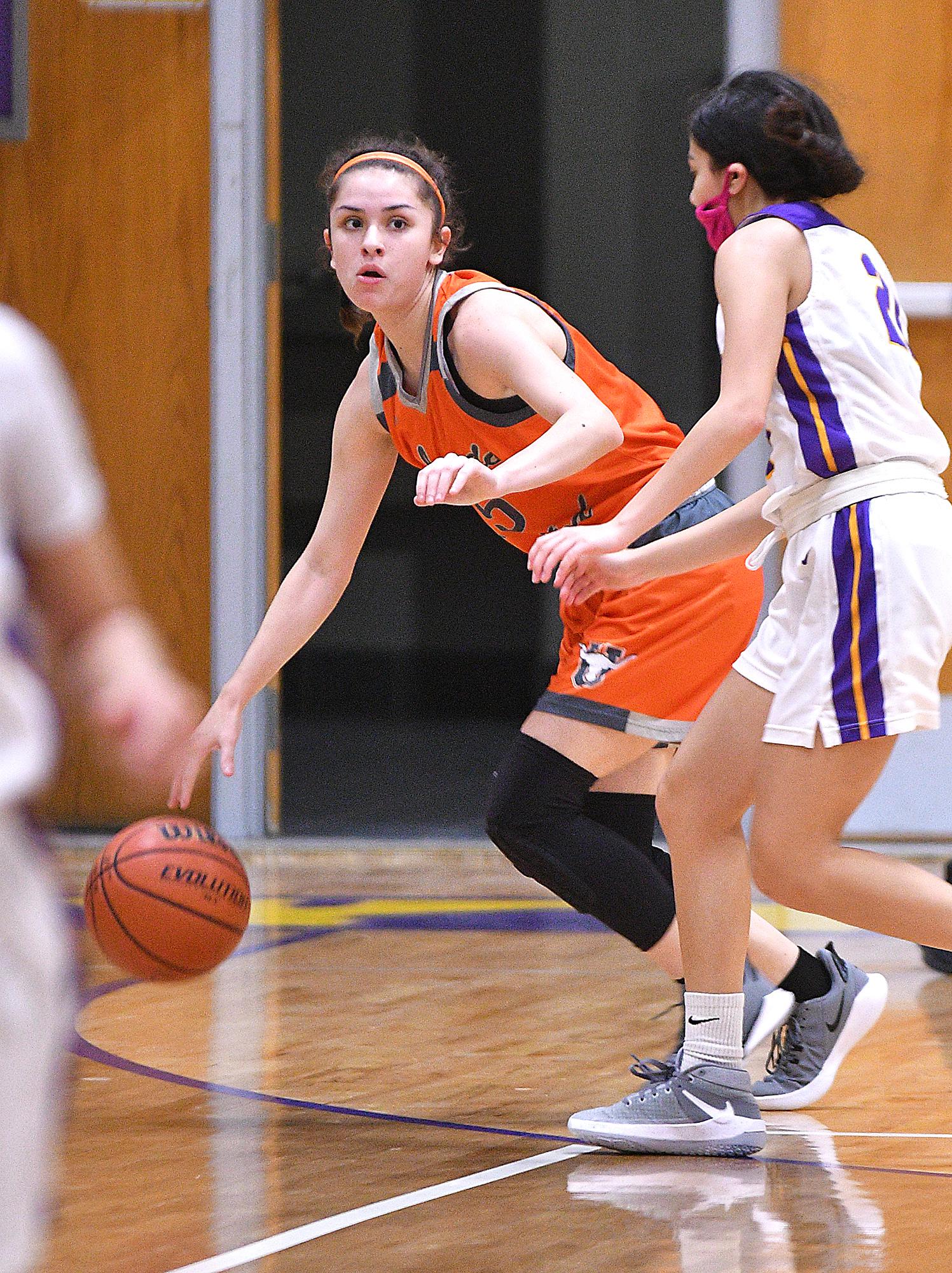 Lady Longhorns win third straight at LBJ