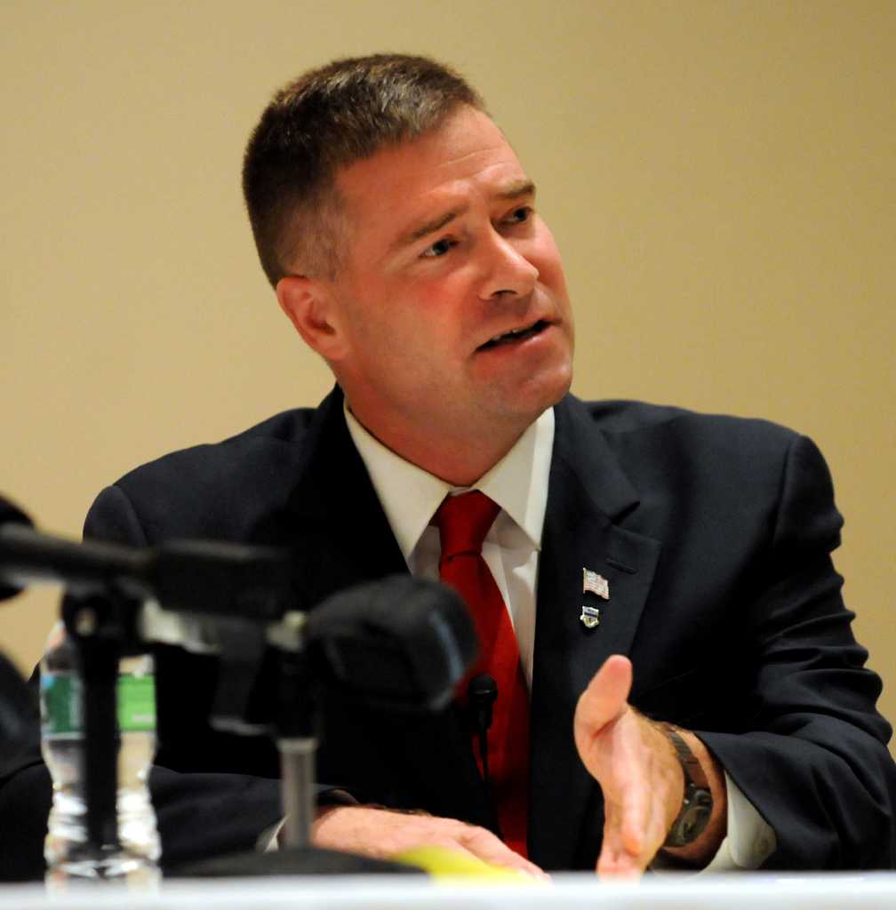 Murphy details income for past year
