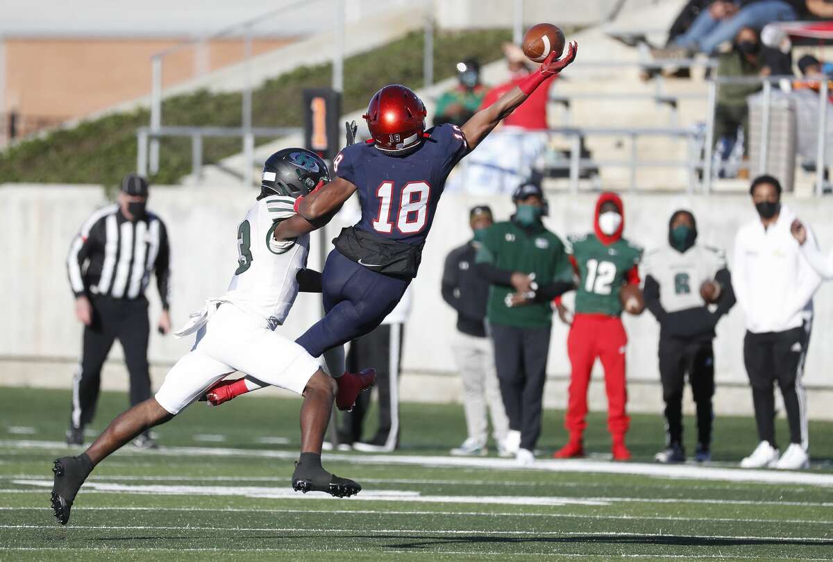 Manvel overcomes Hightower in windy regional semifinal