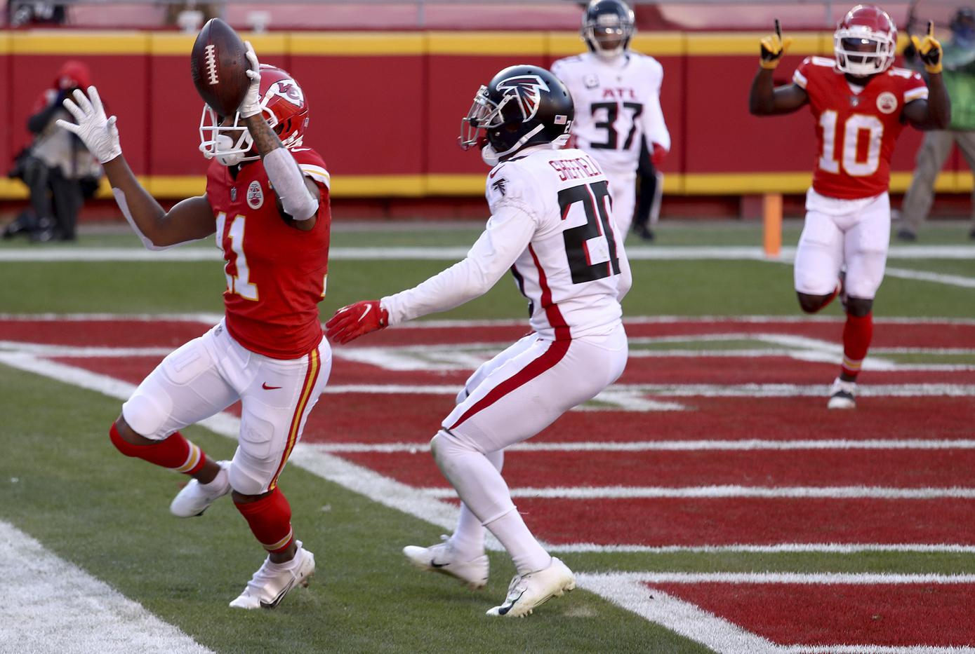 Chiefs ride defense to win, clinch No. 1 seed in AFC playoffs