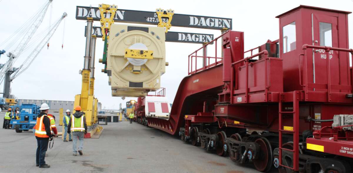 GE generator tumbles at the Port of Albany