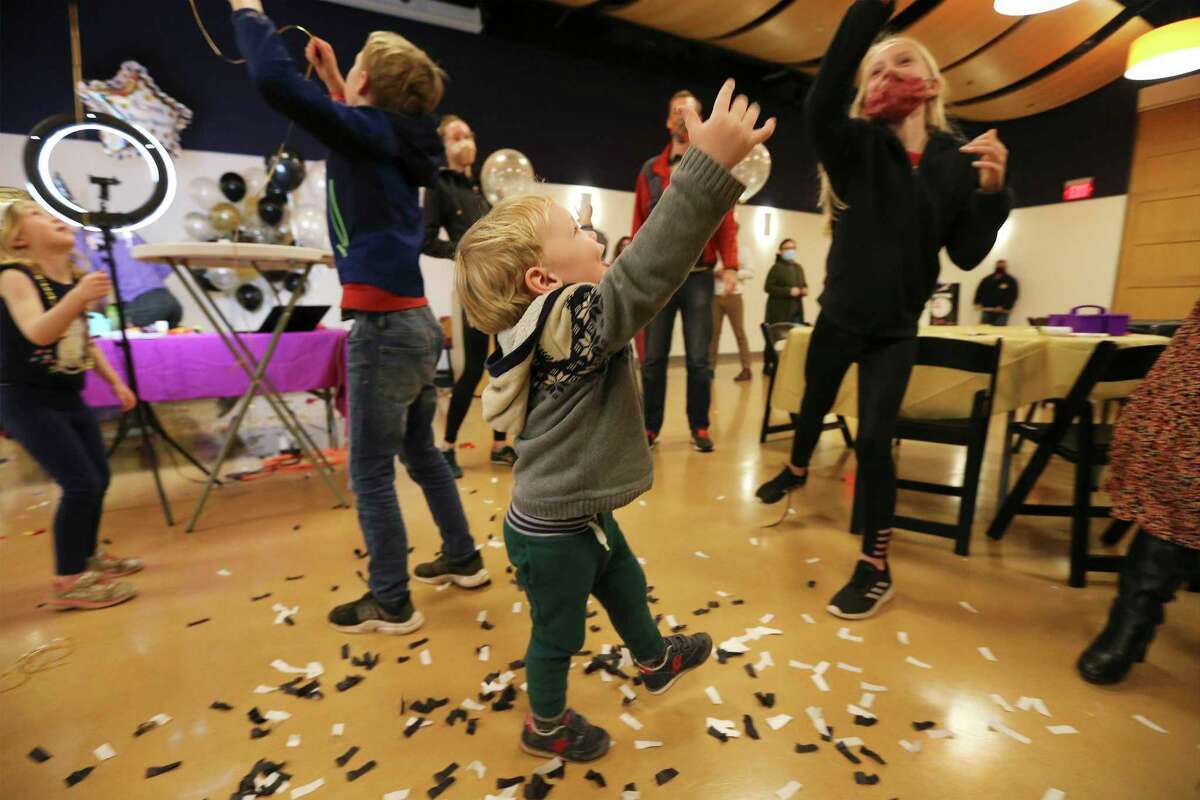 Families ring in the ‘noon’ year at DoSeum’s daytime New Year’s Eve event