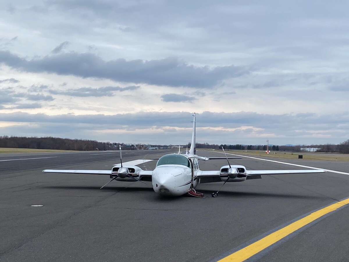 ‘Not something you find in the book’: Pilot details emergency landing ...