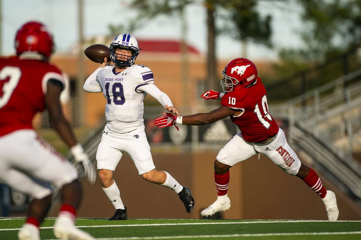 North Shore knocks off Ridge Point to keep rolling