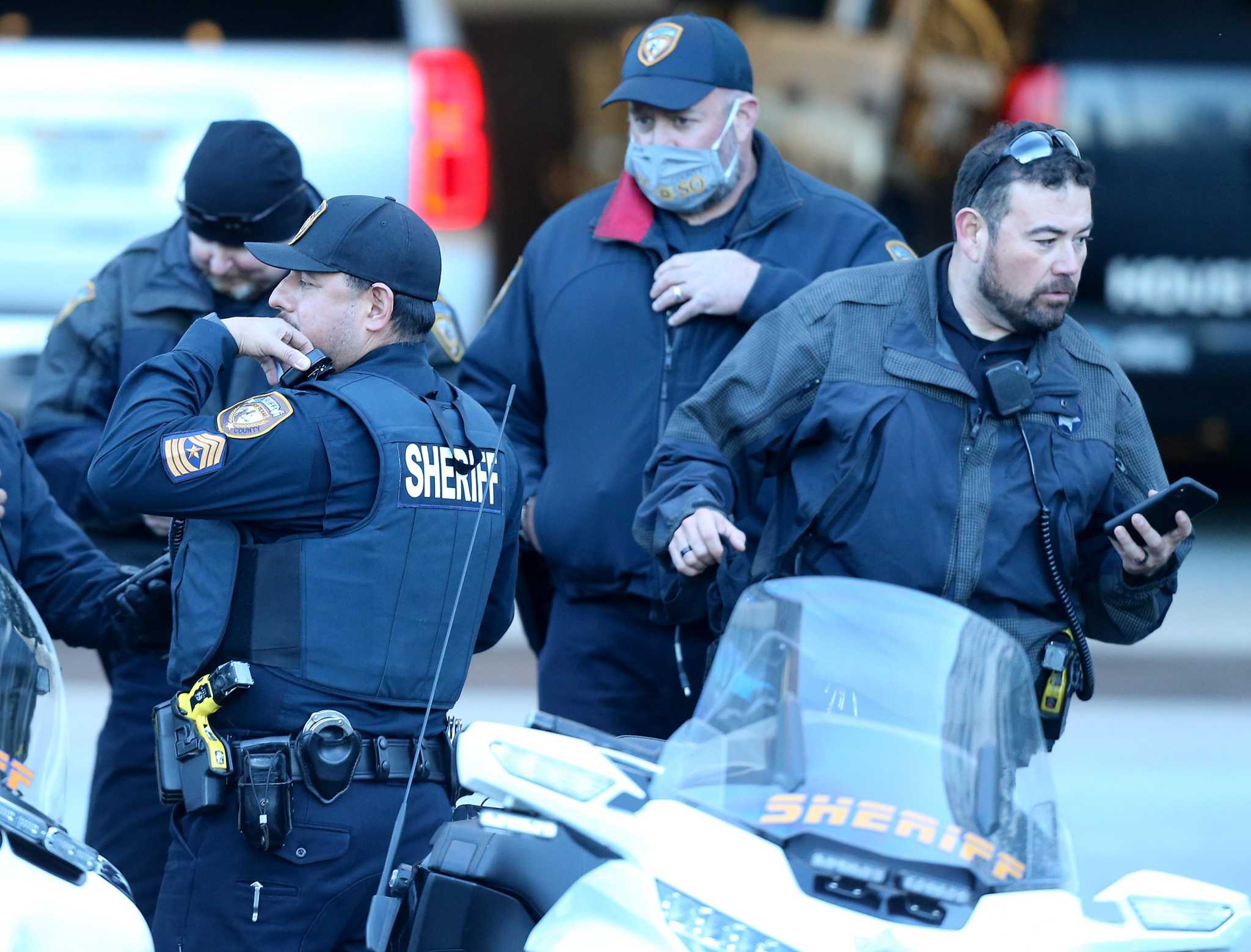 Harris County sheriff’s sergeant dies in Pearland crash