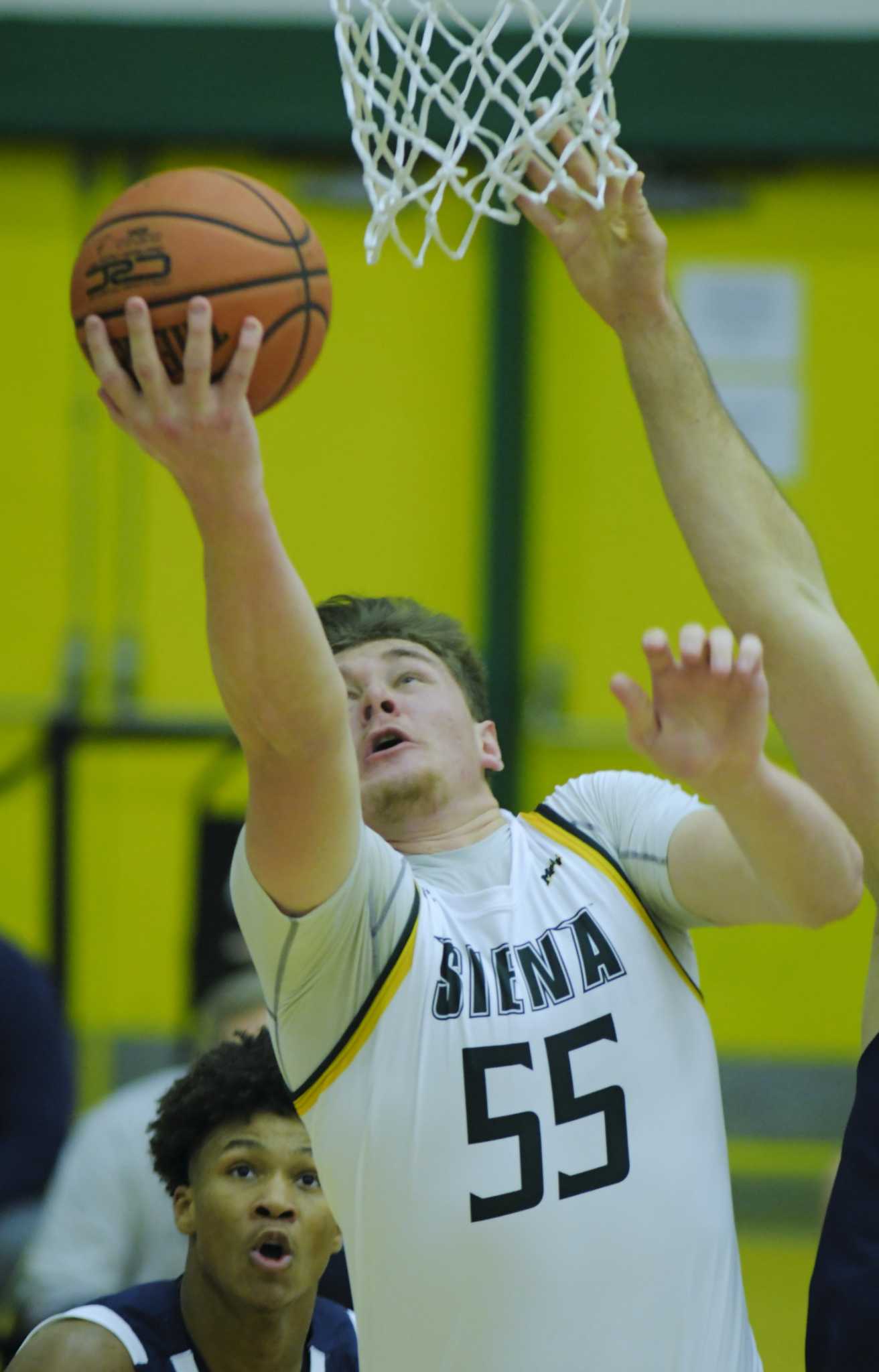 Young, Stormo a promising tandem in Siena basketball opener