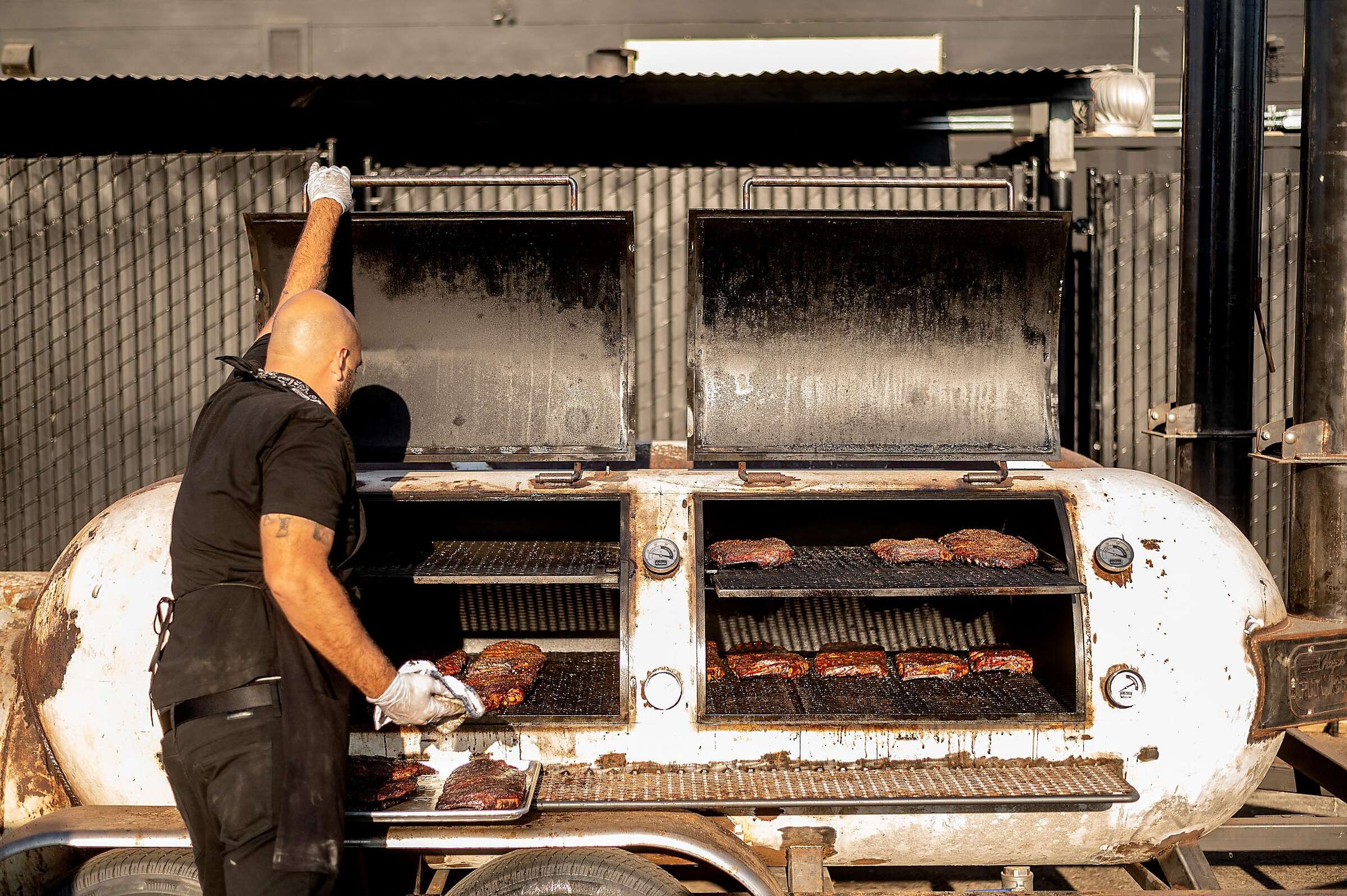 Horn Barbecue’s new grown-up space in Oakland still has lines. But the ...