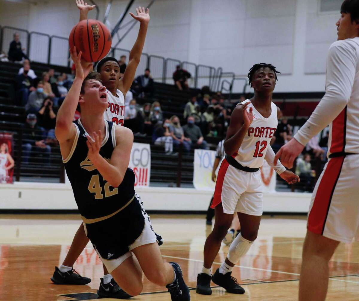 BOYS HOOPS: Lake Creek tops Porter for fifth straight win