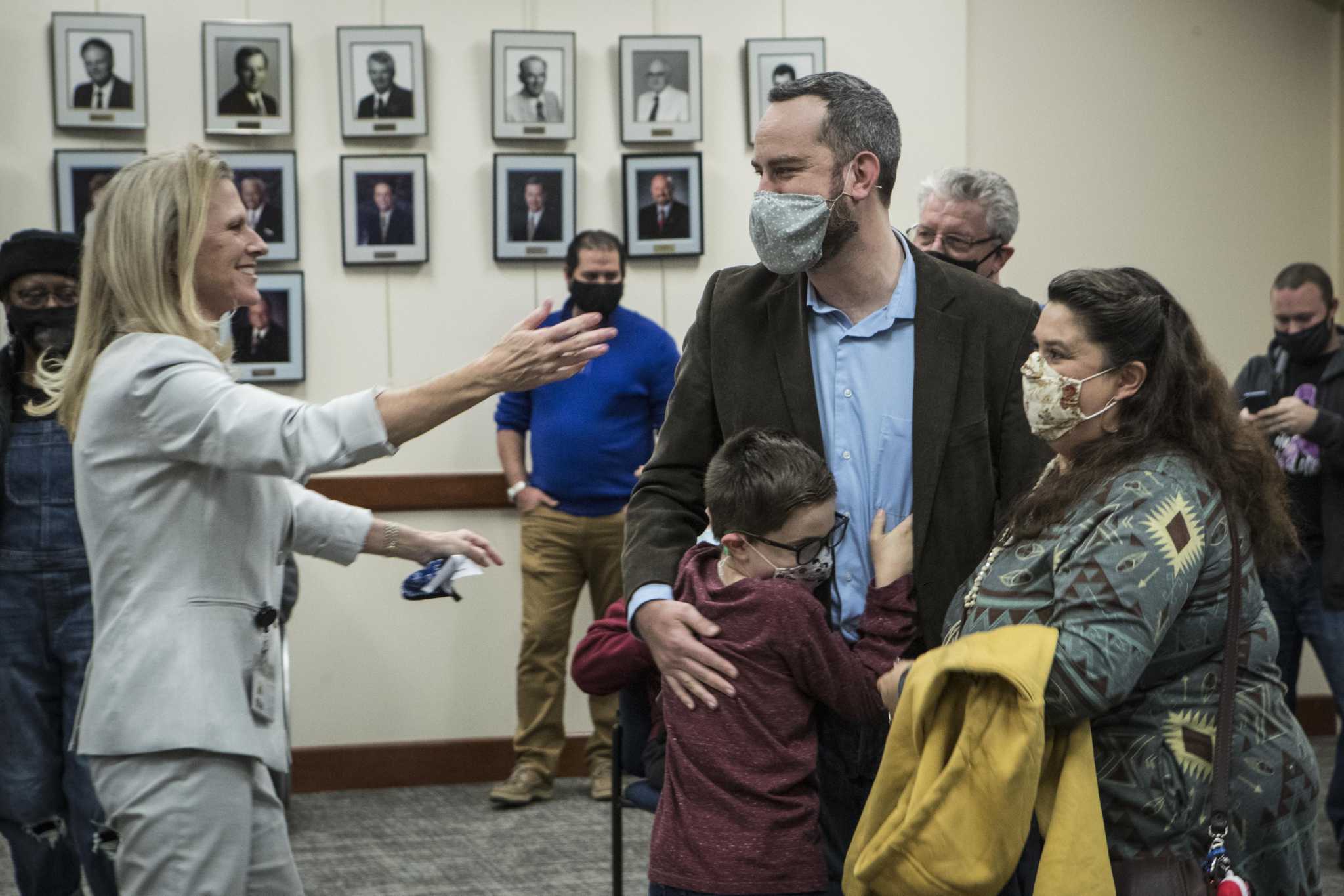 Dickinson mayoral race winner decided by drawing names out of a hat