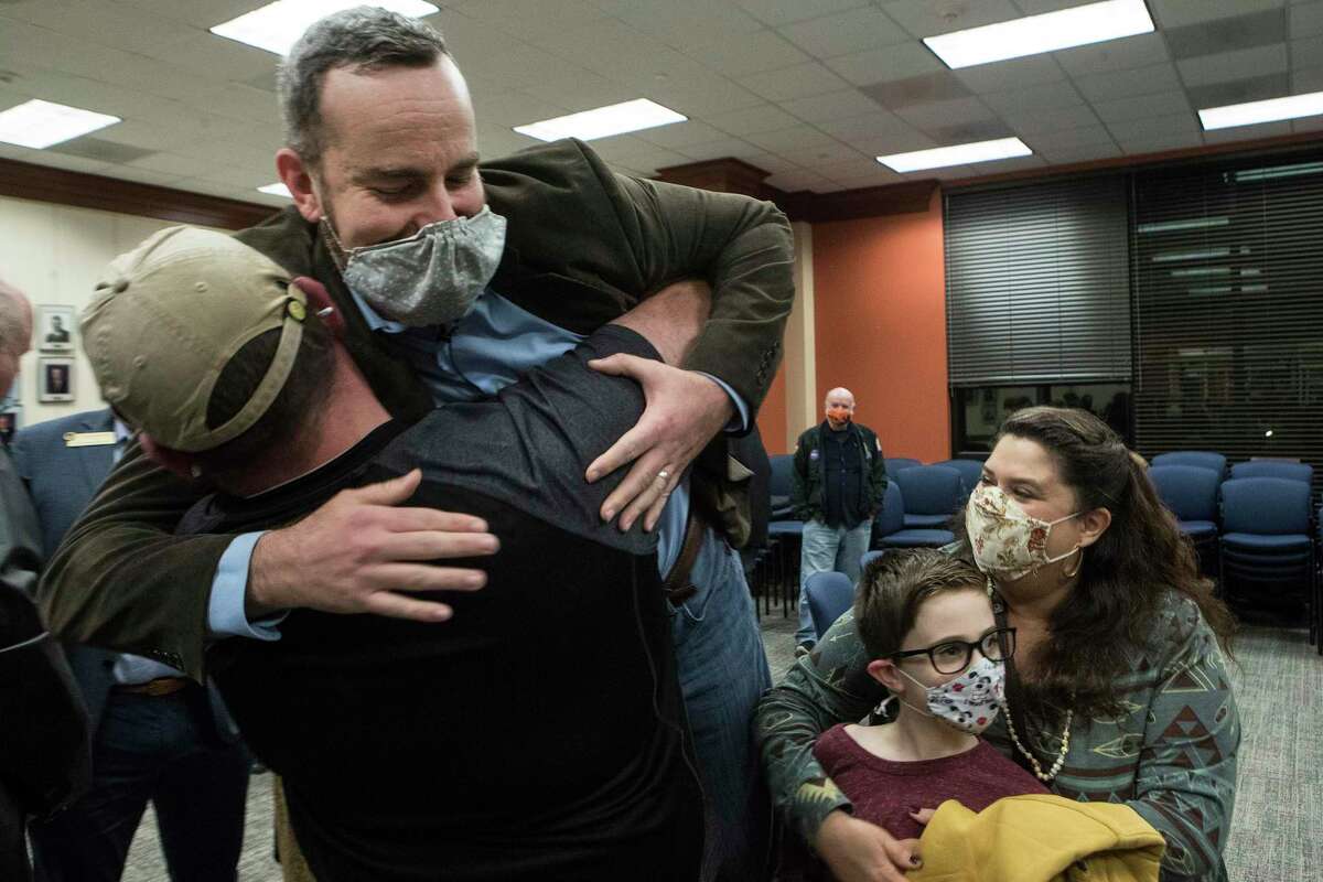 Dickinson mayoral race winner decided by drawing names out of a hat