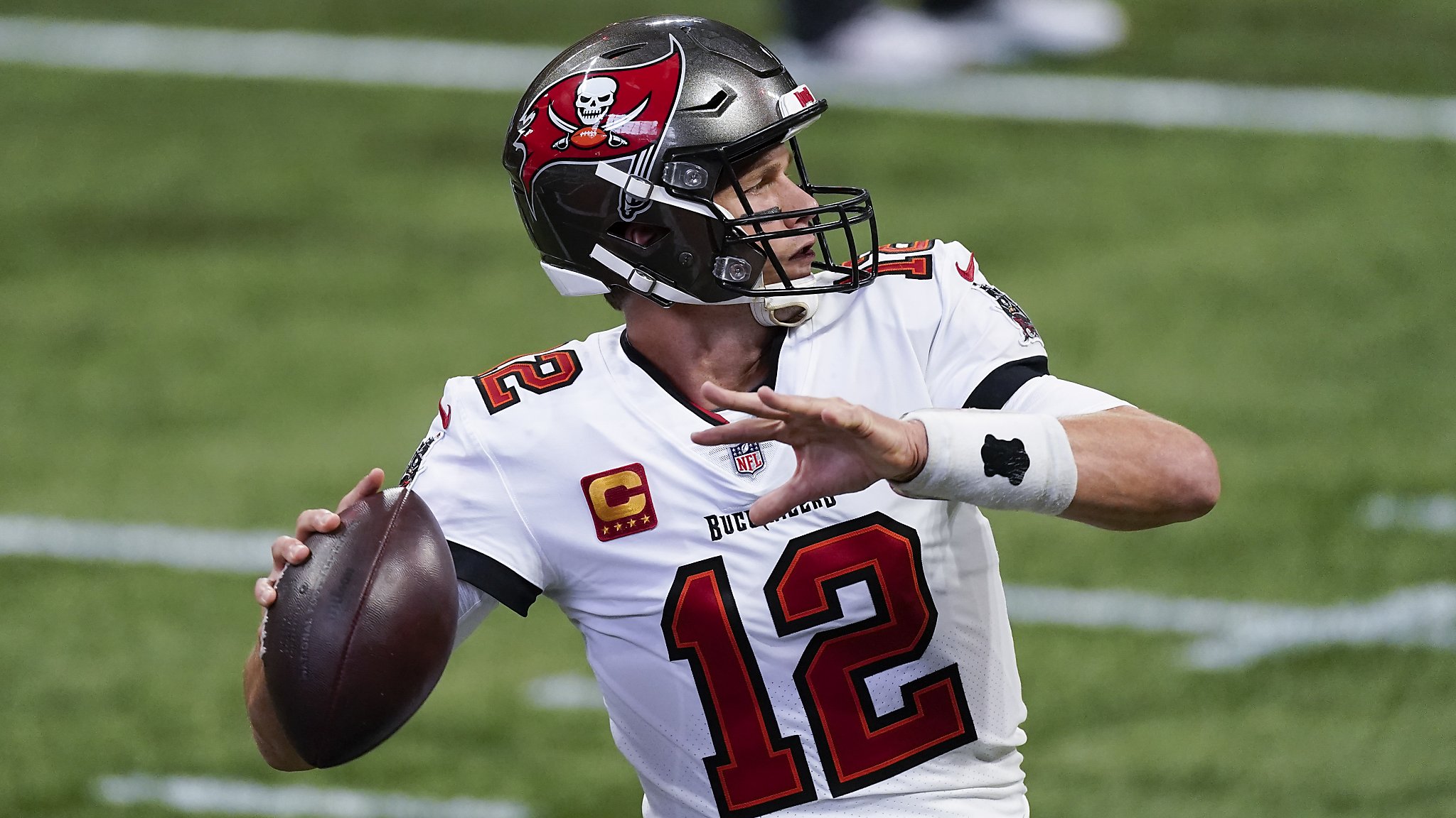 Brady makes NFC playoffs debut; Browns can’t practice