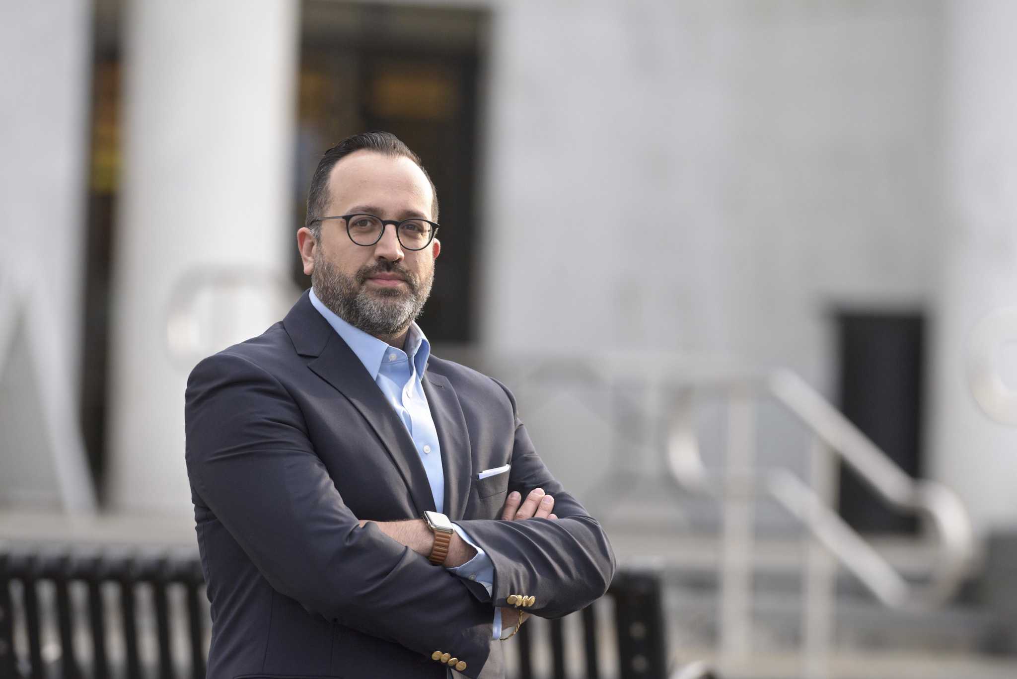 Editorial: Alves best choice for Danbury mayor