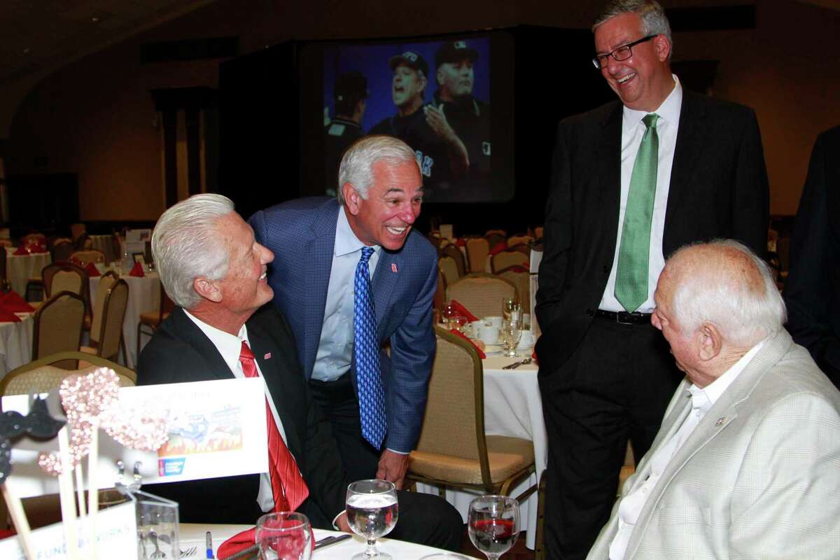 Bobby Valentine recalls his coach and friend Tommy Lasorda