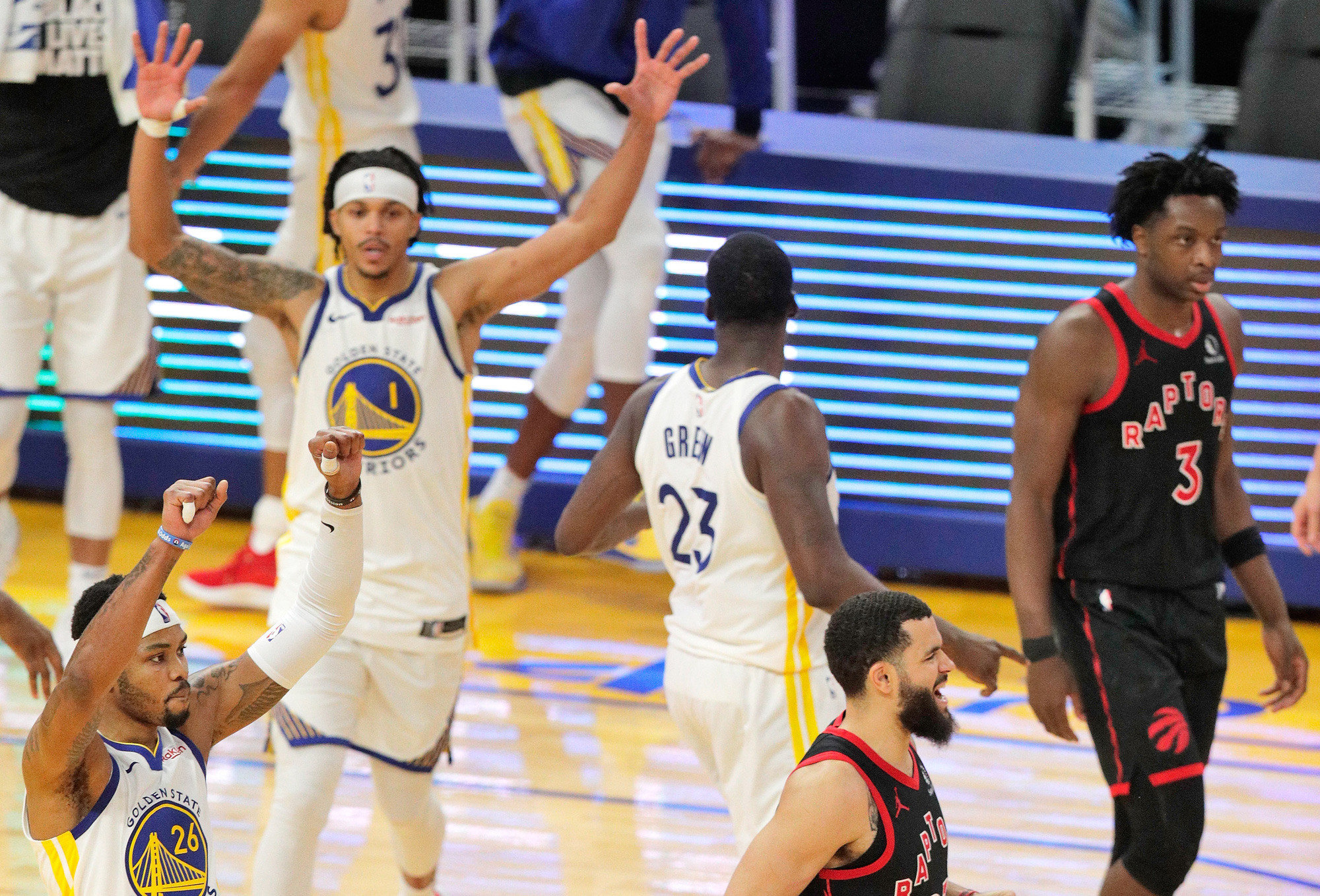 Warriors overcome Steph Curry’s awful shooting night for win over Raptors