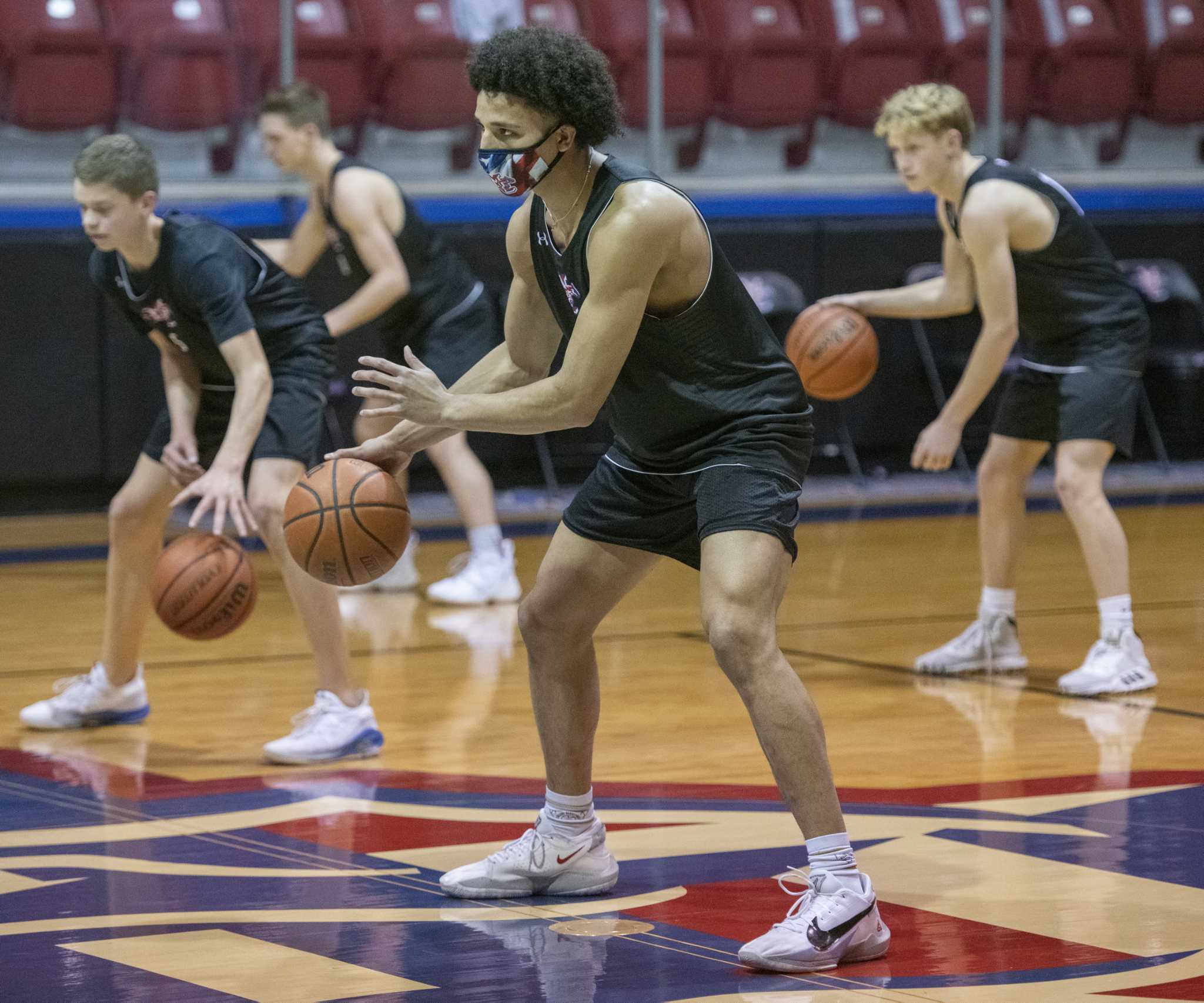 HS BASKETBALL REPORT: Venzant relishes leadership role on young MCS