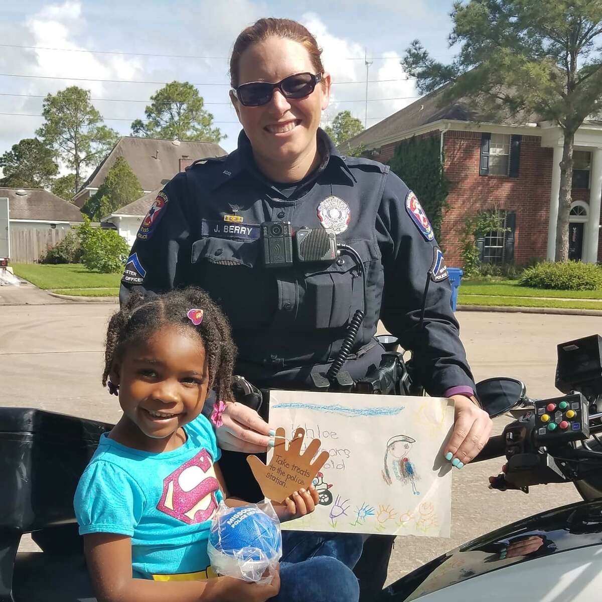 Missouri City girl wants to give a million books to kids