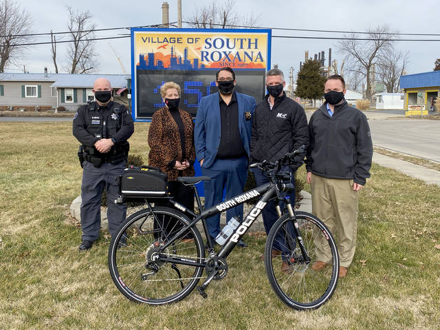 MCT provides police bikes to South Roxana, Troy