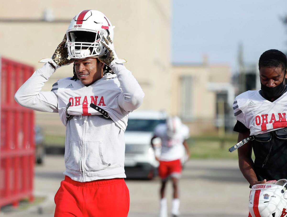 Football: Crosby seniors savor last practices before ‘business trip’ to ...