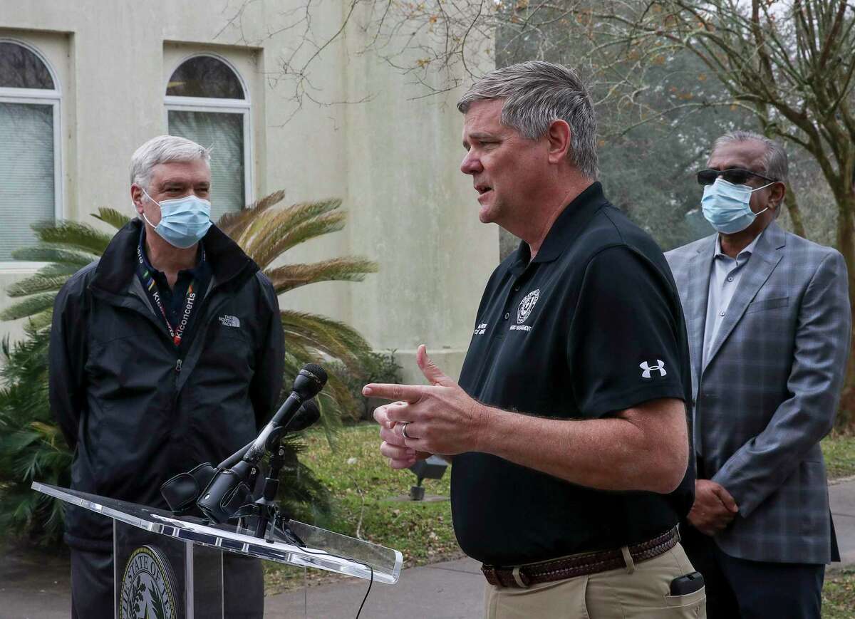 Galveston County, UTMB to open mass COVID-19 vaccination hub