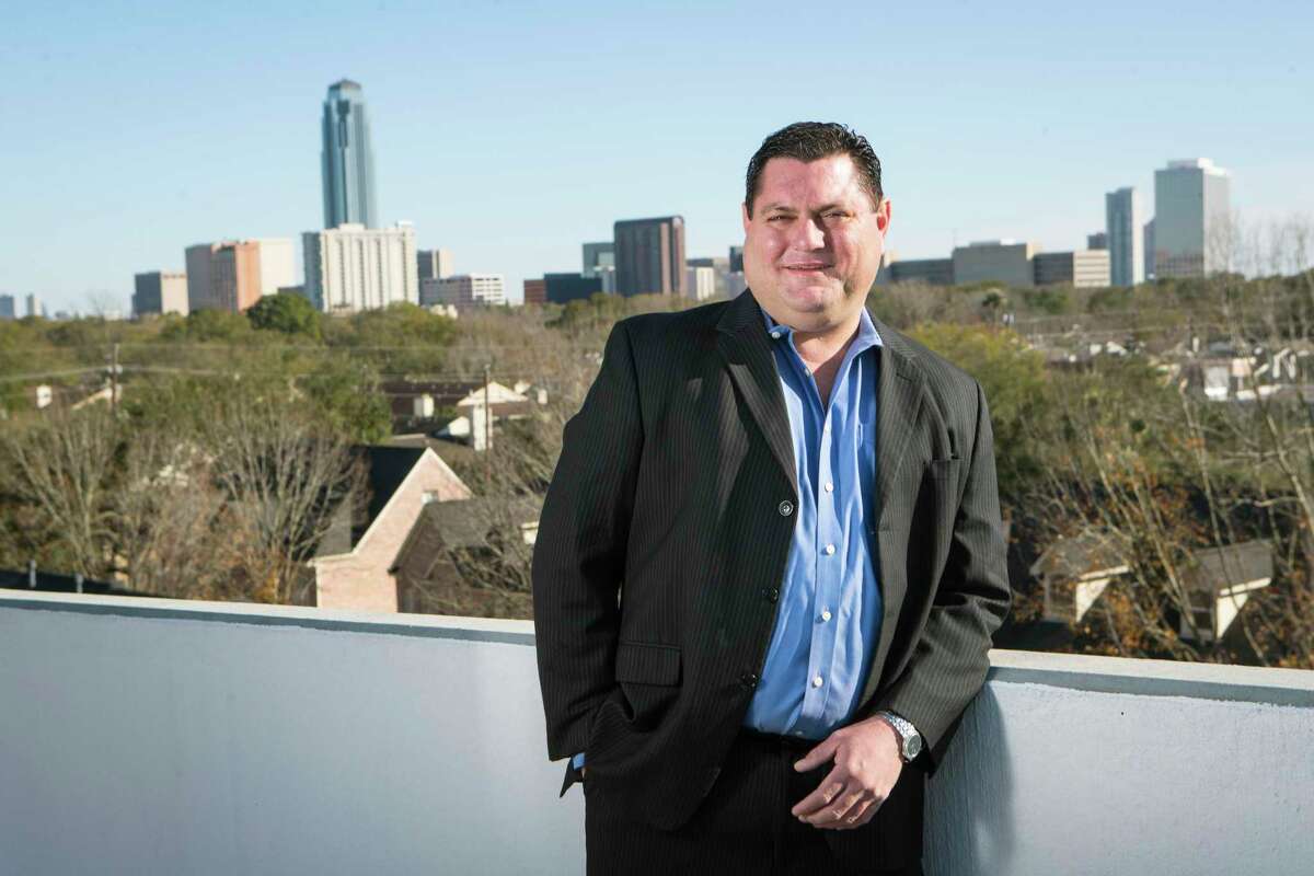 Solar offers out-of-work oil landmen place to rebuild