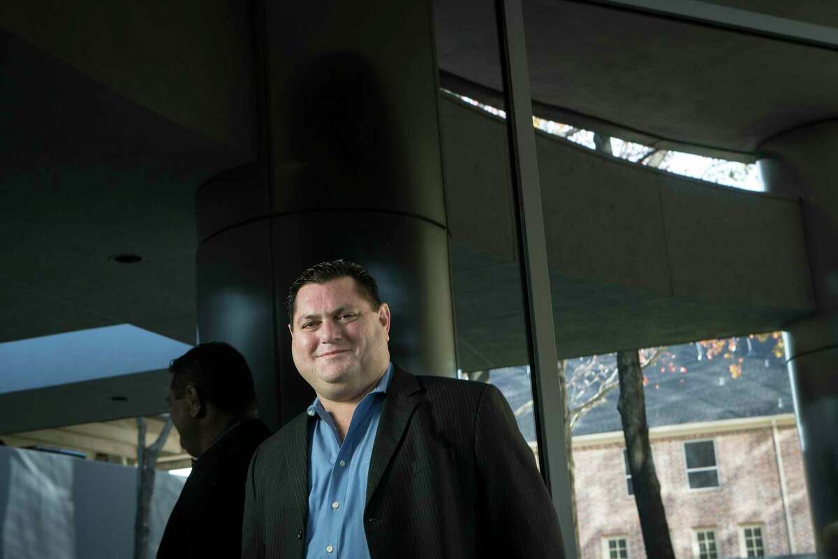 Solar offers out-of-work oil landmen place to rebuild