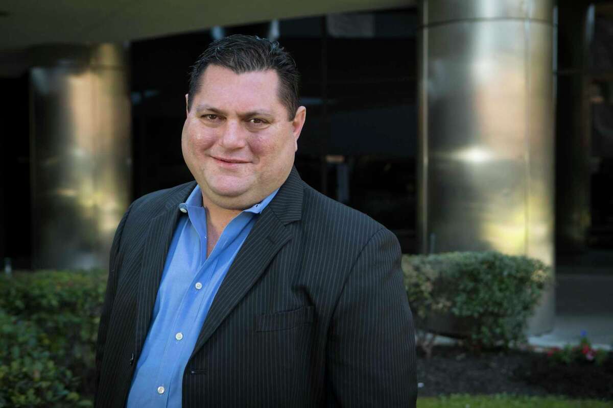 Solar offers out-of-work oil landmen place to rebuild