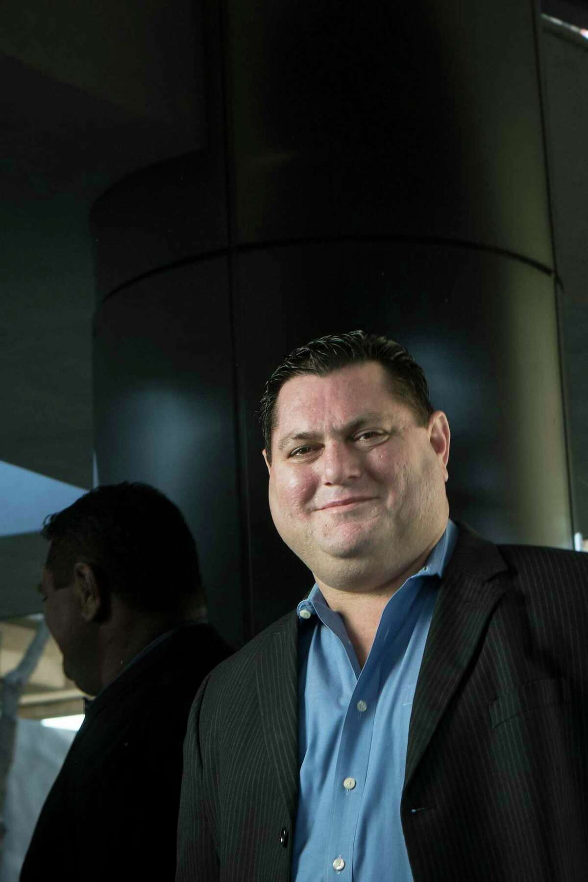 Solar offers out-of-work oil landmen place to rebuild