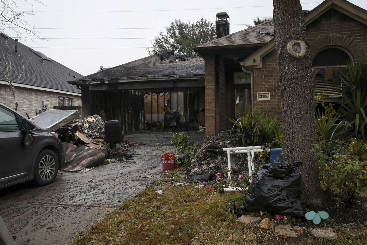 Firefighters rescue father, daughter from burning Katy home