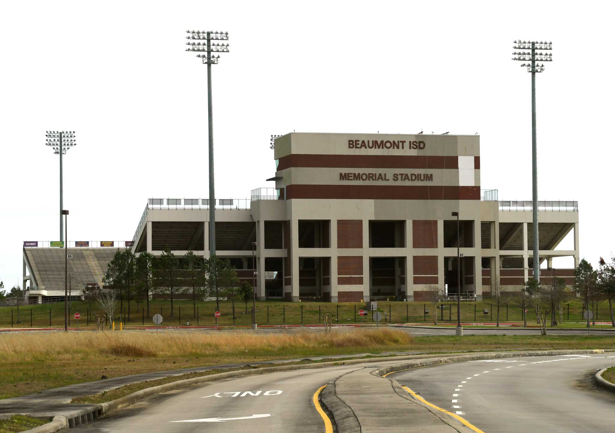 Beaumont residents divided over Memorial Stadium name