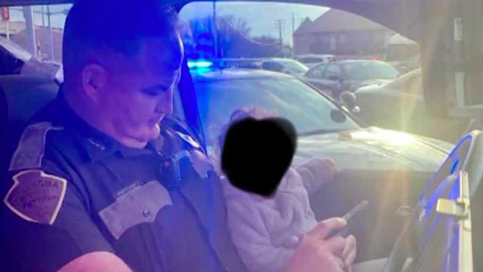 State trooper comforts child after she endures high-speed chase in car ...