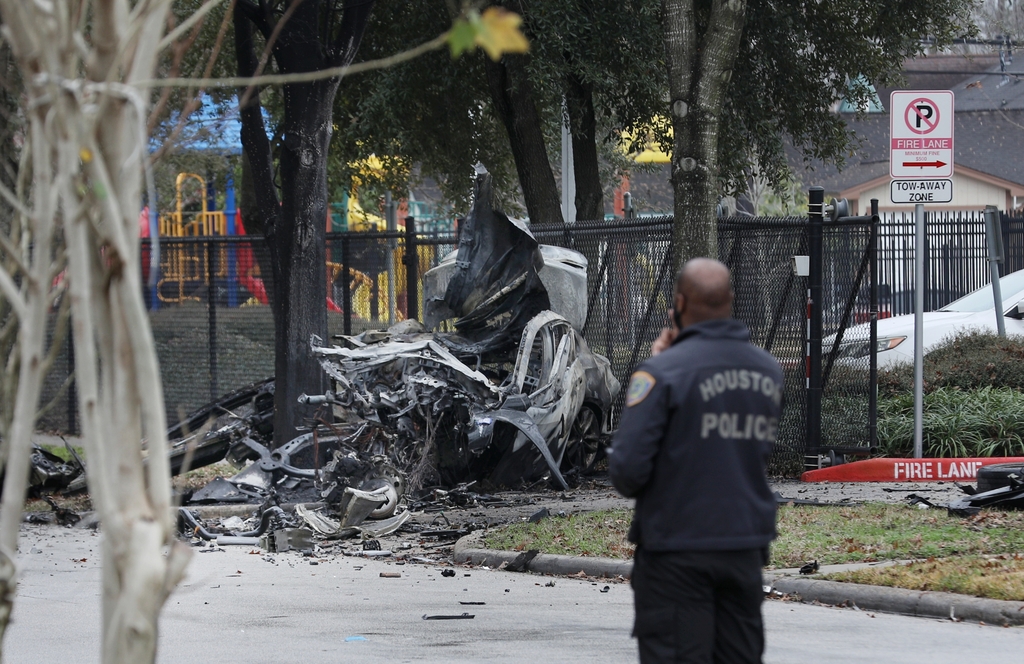 Houston police chase ends in fatal crash