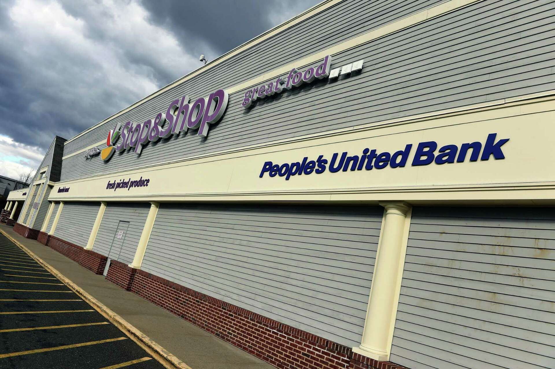 Five Connecticut Stop & Shop locations to close later this year