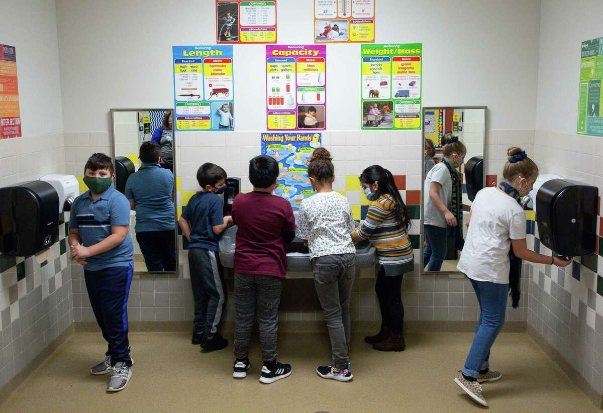 Despite COVID-19 surge, thousands of students return to Houston ...