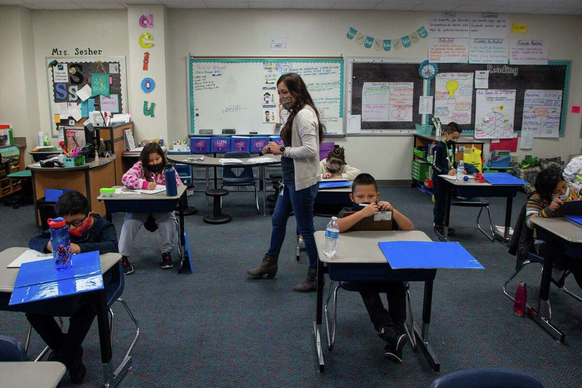 Despite COVID-19 surge, thousands of students return to Houston ...