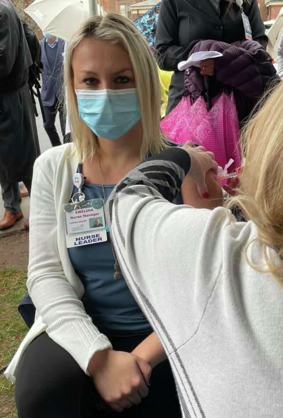 Dan Haar: Hope amid chaos for CT’s first vaccinated couple