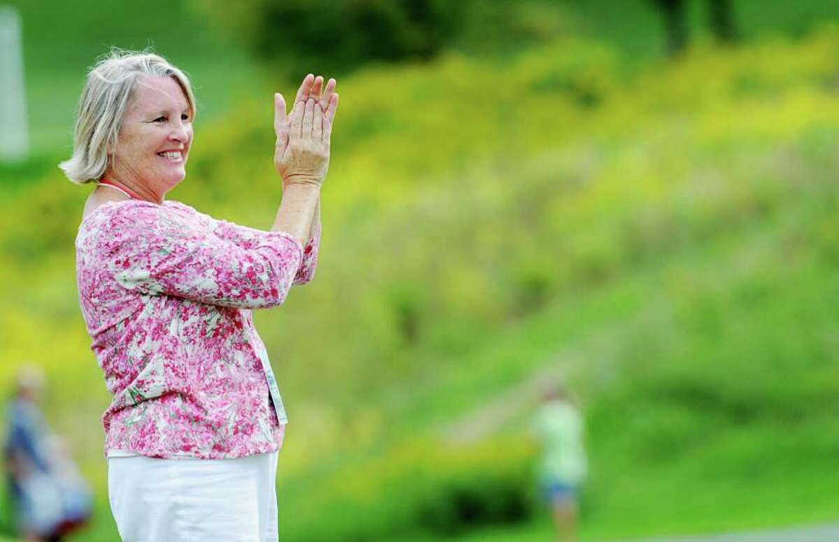 One golf playoff, two winners