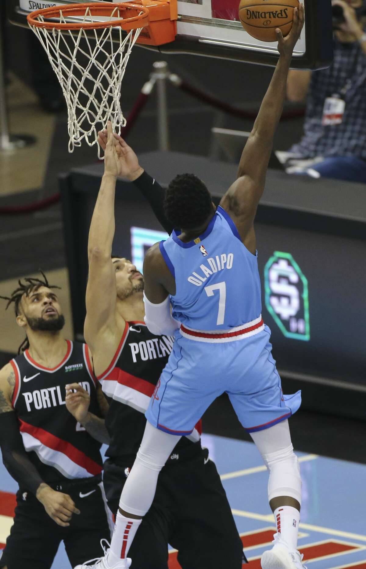 Victor Oladipo has 25 points, Rockets beat Trail Blazers