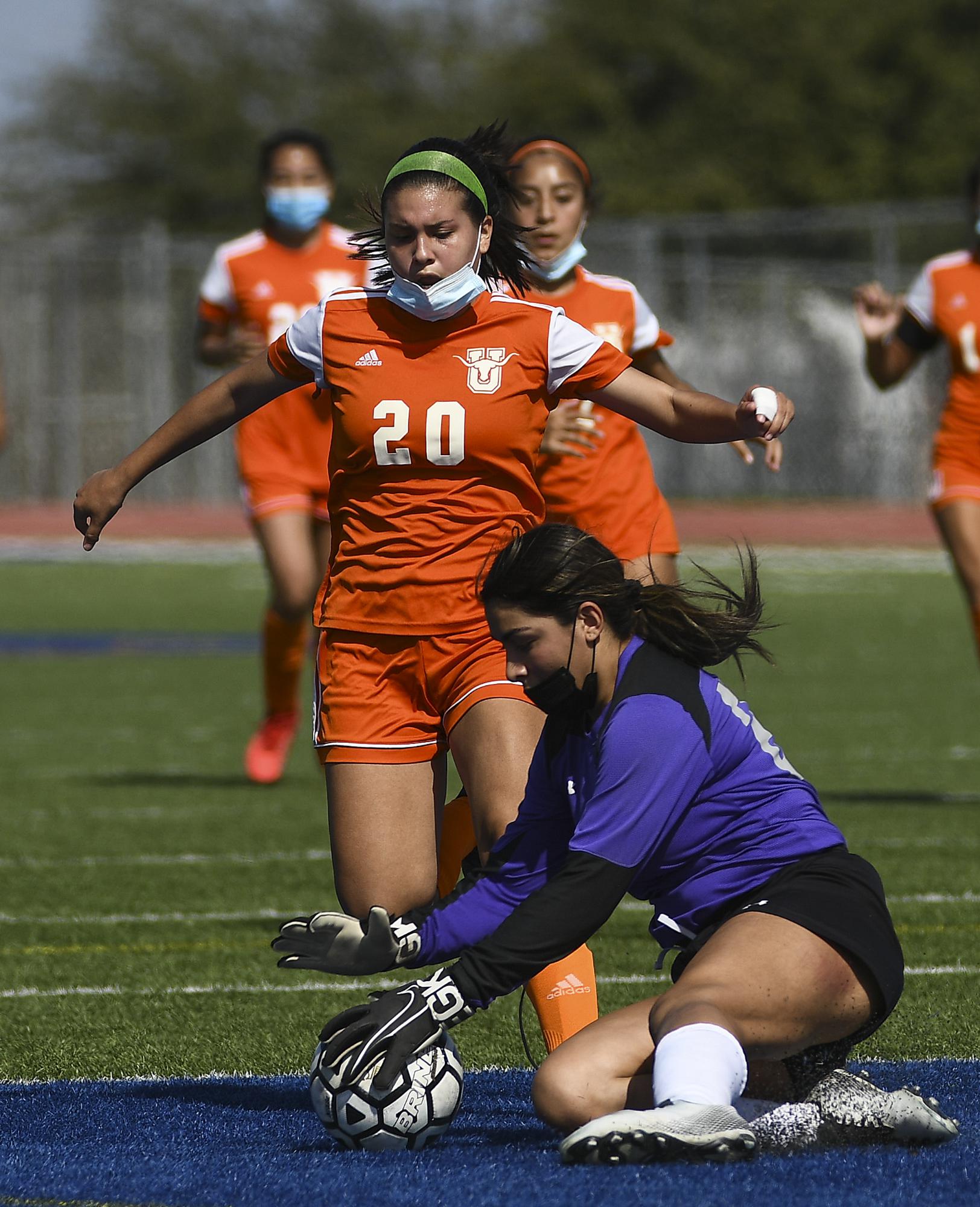 Lady Longhorns open year with win