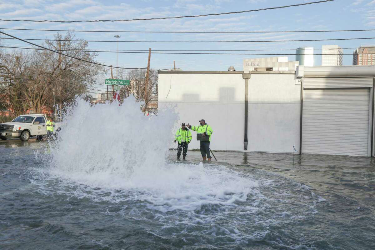 Water main breaks, 'may cause road flooding' at East Downtown intersection