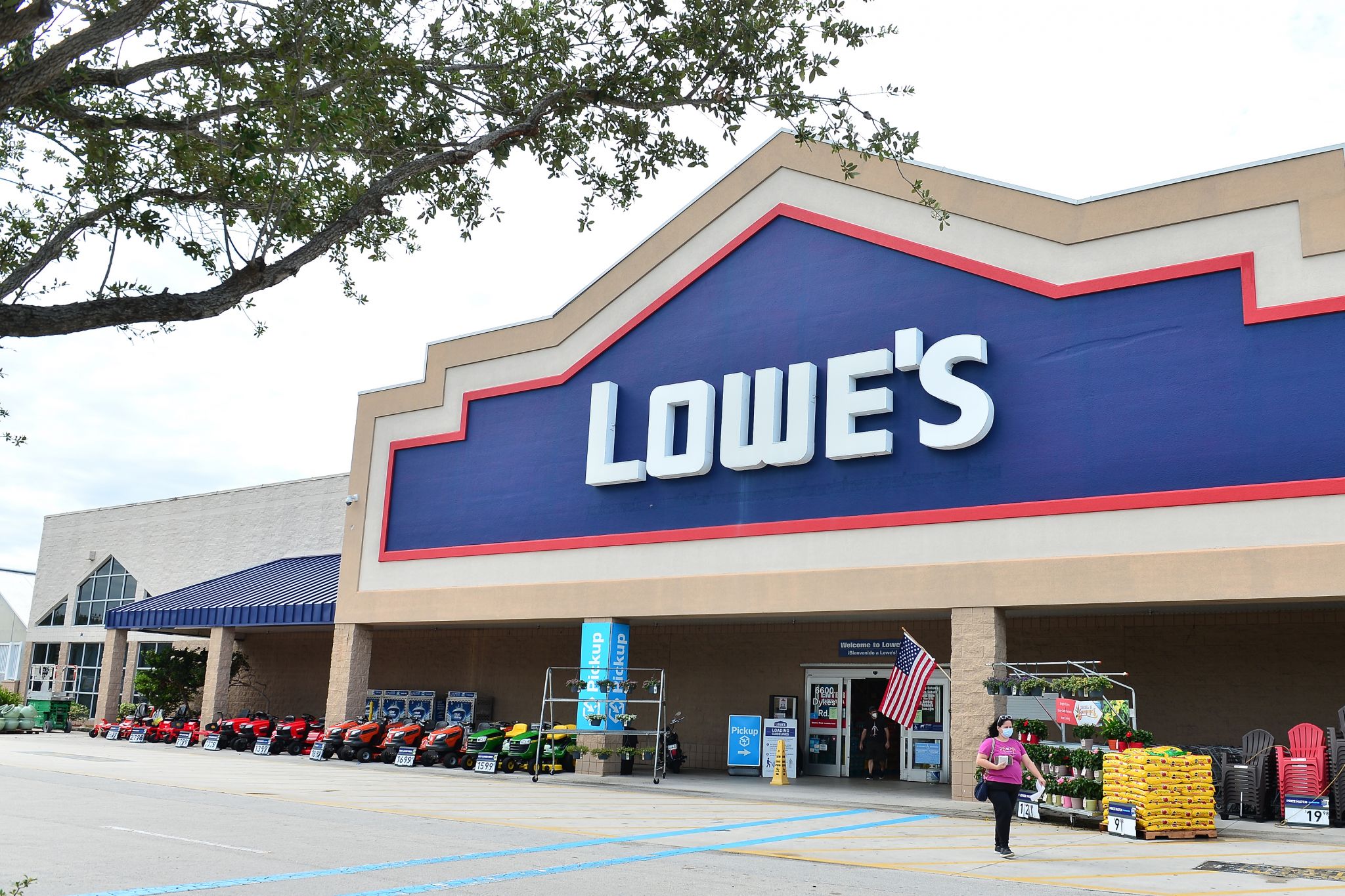 San Antonio Lowe's snubbed from "Lowemance" event