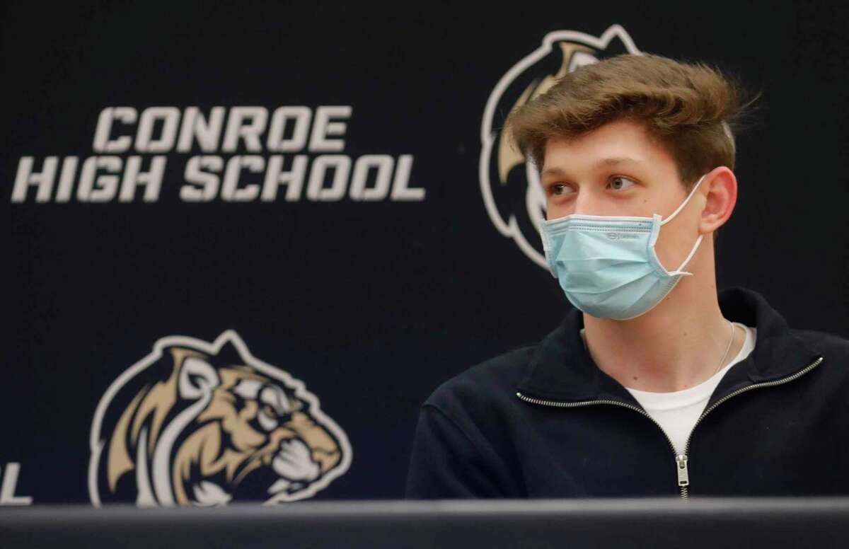 SIGNING DAY: Six sports represented in Conroe ceremony