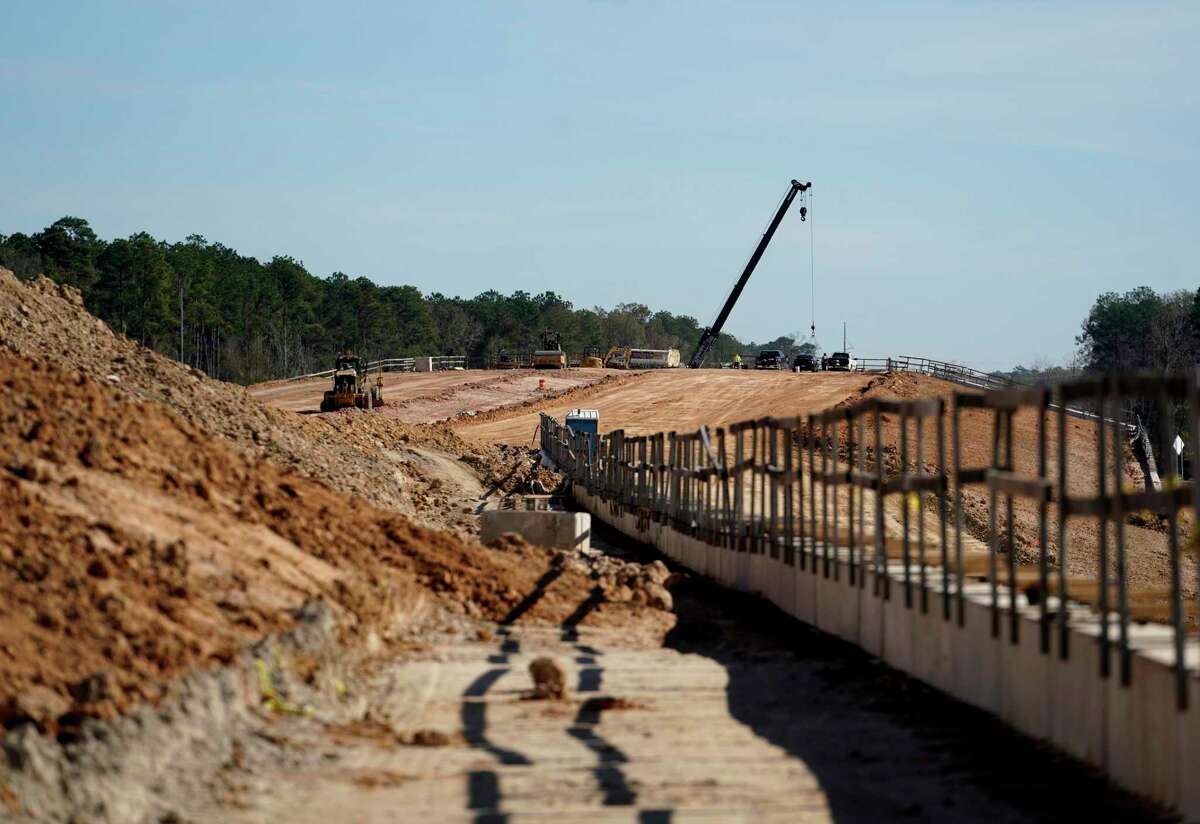 Loop 494 expansion causes closure at Kingwood Drive intersection until ...