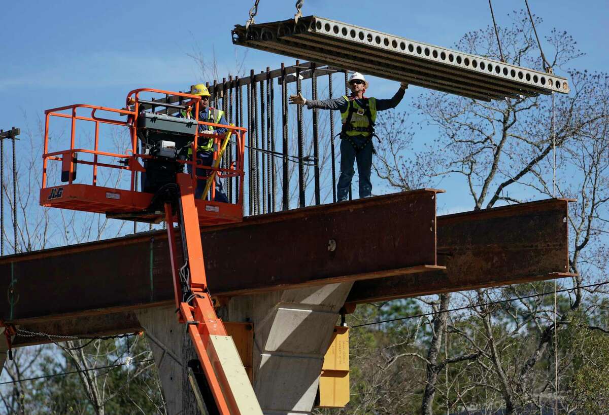 Loop 494 expansion causes closure at Kingwood Drive intersection until ...