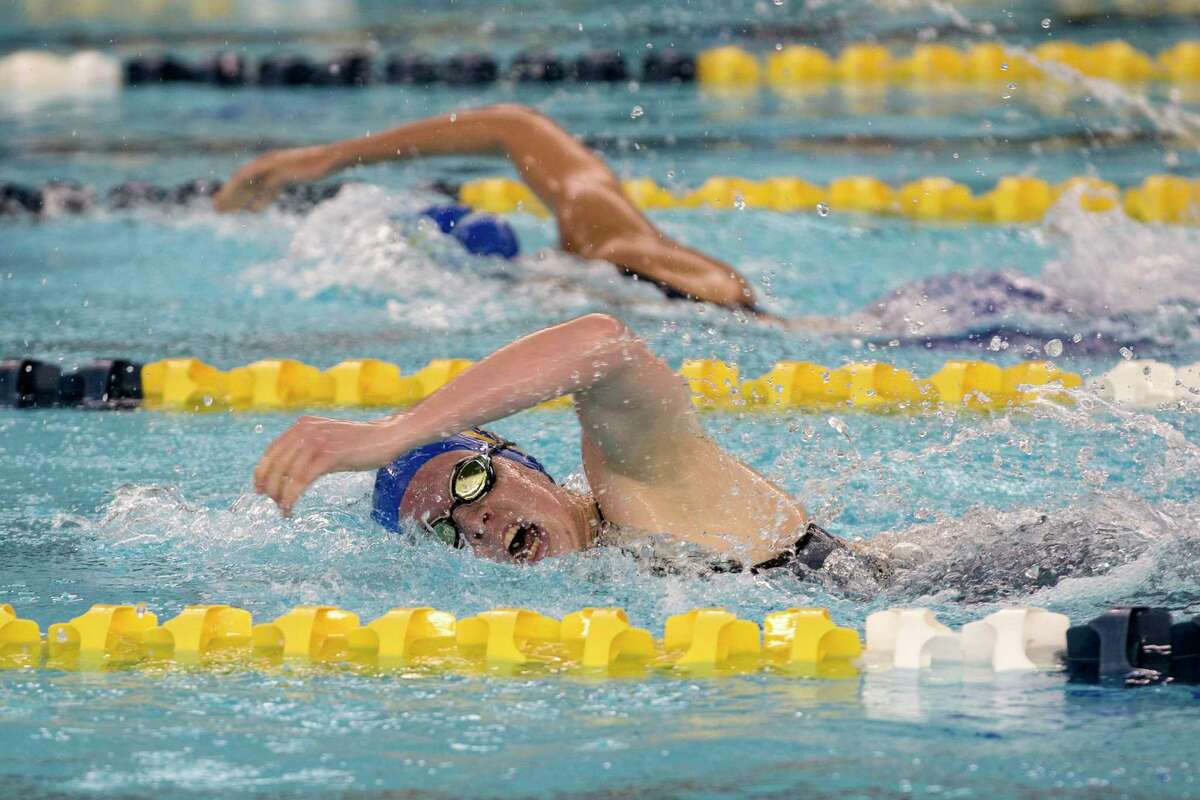 Alamo Heights wins region girls swimming title